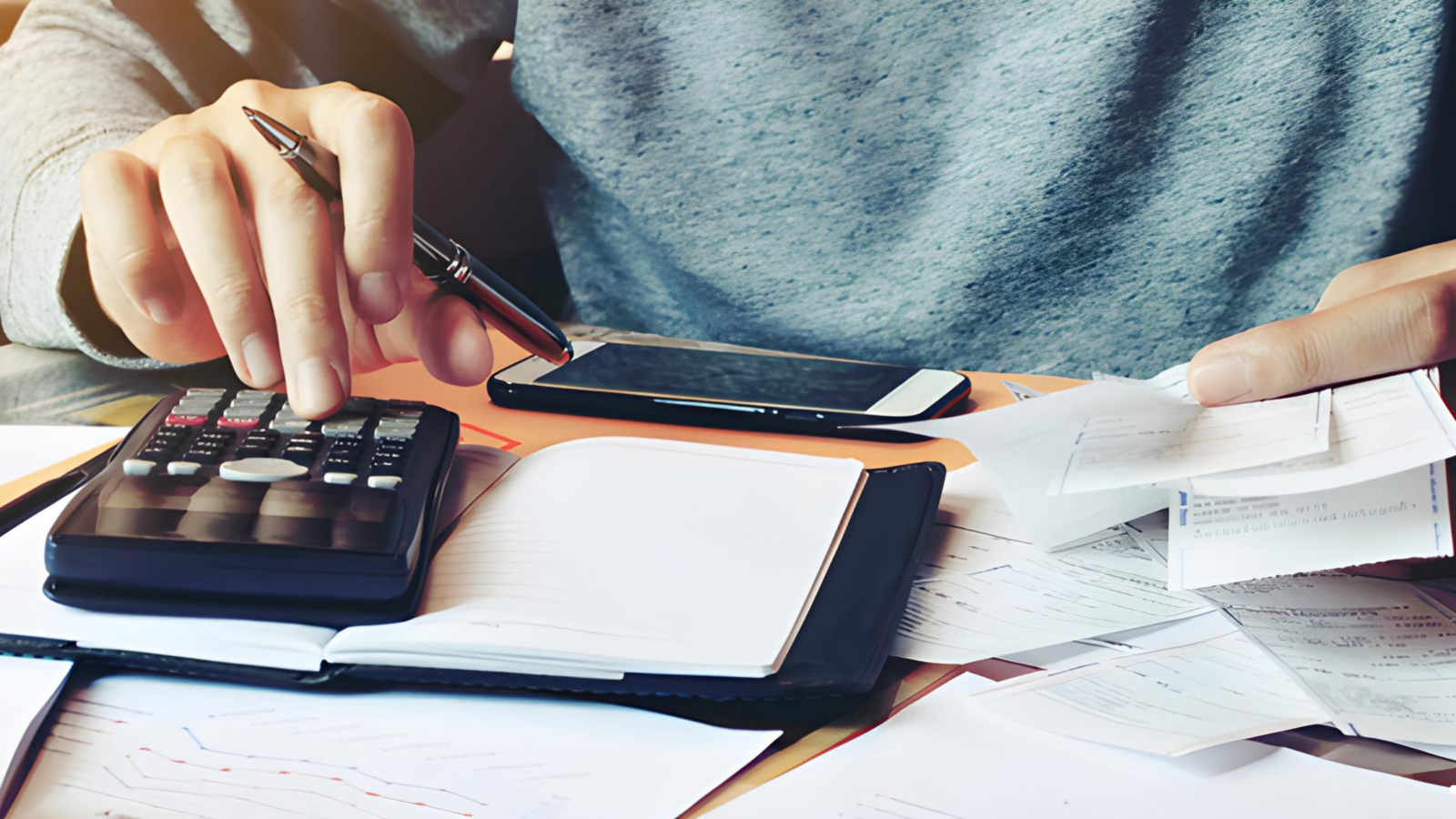 7 Reasons to Track Your Income and Expenses | FinPowered Female